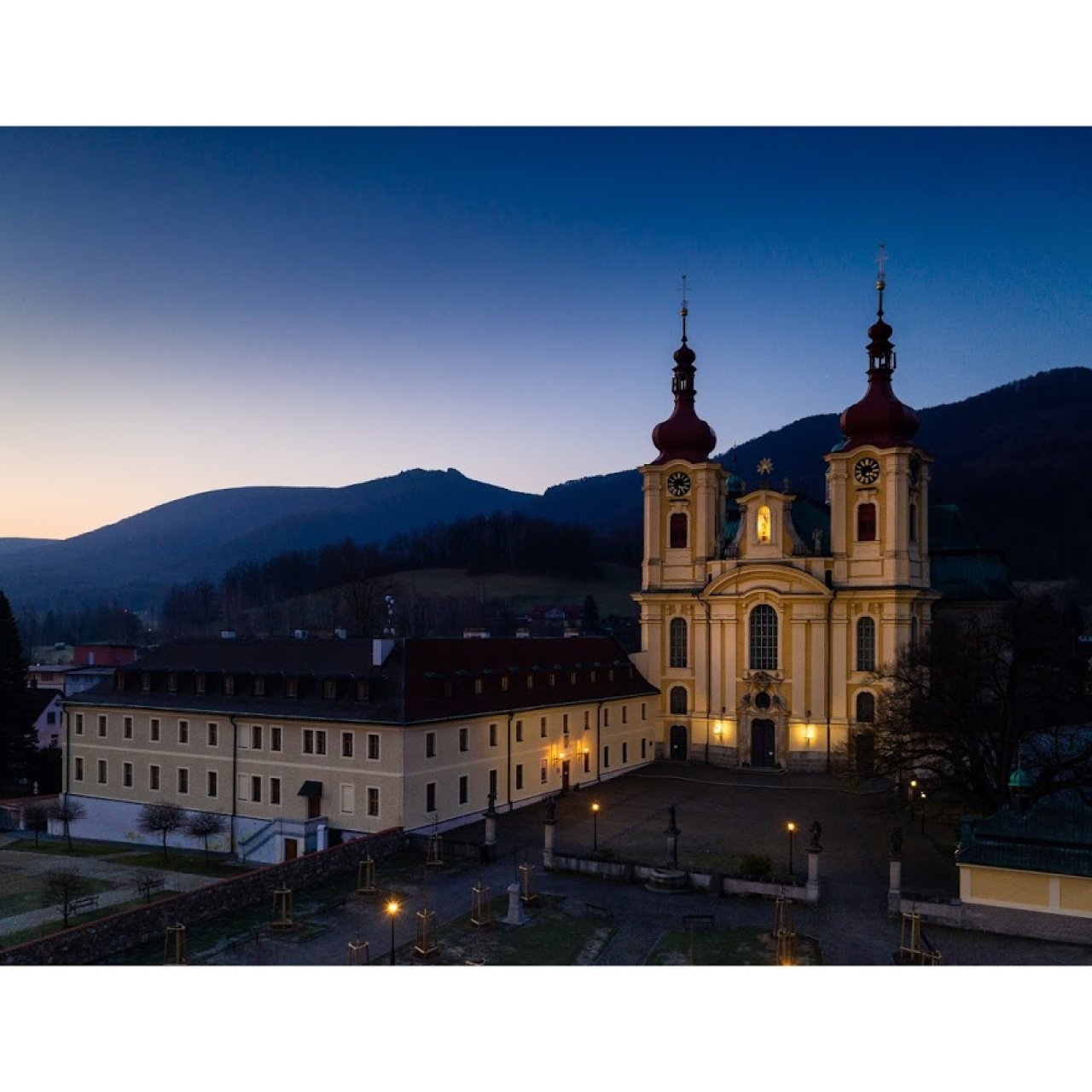 Kontakty a instituce Hejnice - MUNIPOLIS 📢